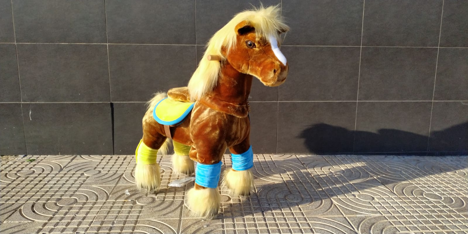 PONYCYCLE CABALLO MARRON CON RUEDAS CLARO DE LUJO PARA NIÑOS EDAD DE 4 ...