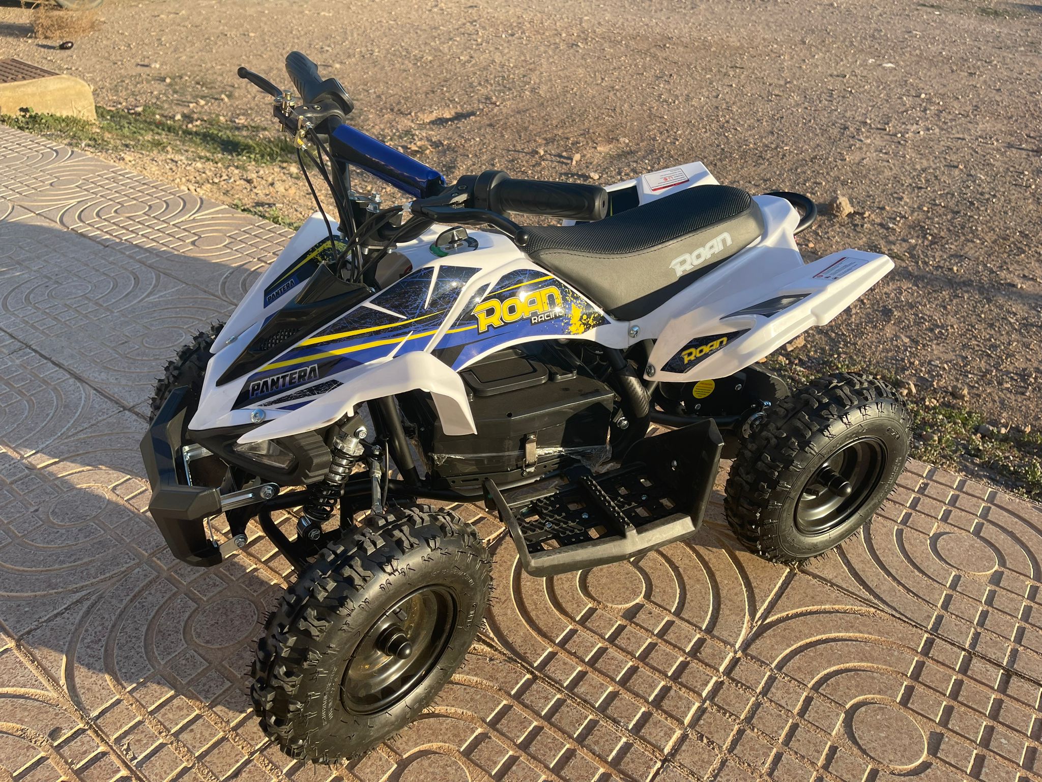 Mini quad 800W Pantera. Llanta de 6 pulgadas y 3 velocidades, Coches ...