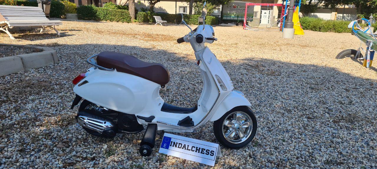 VESPA ELÉCTRICA INFANTIL 12V, BLANCA - AC-CT728, Coches eléctricos y ...